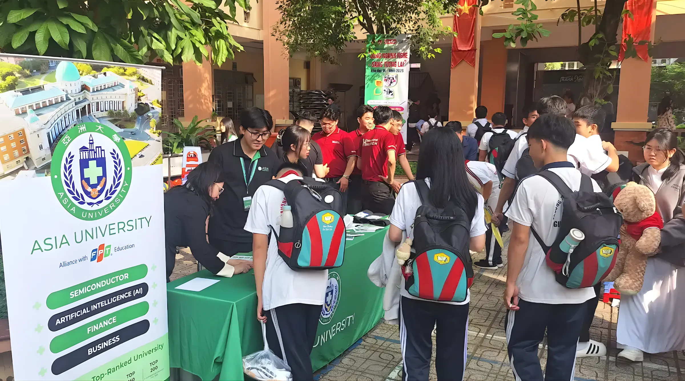 Tự tin chia sẻ ước mơ, học sinh THPT tại TP. HCM chạm gần hơn đến tương ...